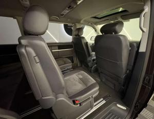 Violet Volkswagen Multivan 2010 in Marijampole, with an engine capacity of 1.97 L and mileage of 257 thousand km for 15999 €, photo 23 on AUTOMOTO.COM.LV