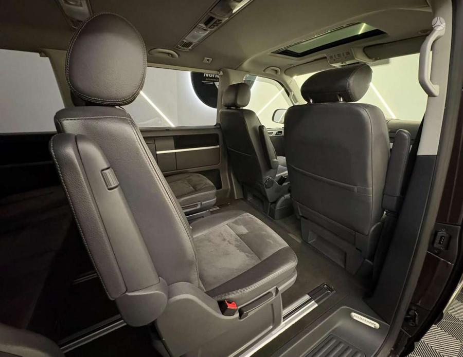 Violet Volkswagen Multivan 2010 in Marijampole, with an engine capacity of 1.97 L and mileage of 257 thousand km for 15999 €, photo 23 on AUTOMOTO.COM.LV