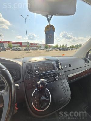 Violets Volkswagen Multivan 2015 Daugavpils, ar dzinēja tilpumu 2.00 L un nobraukumu 108 tūkst. km par 22500 €, foto 11 vietnē AUTOMOTO.COM.LV
