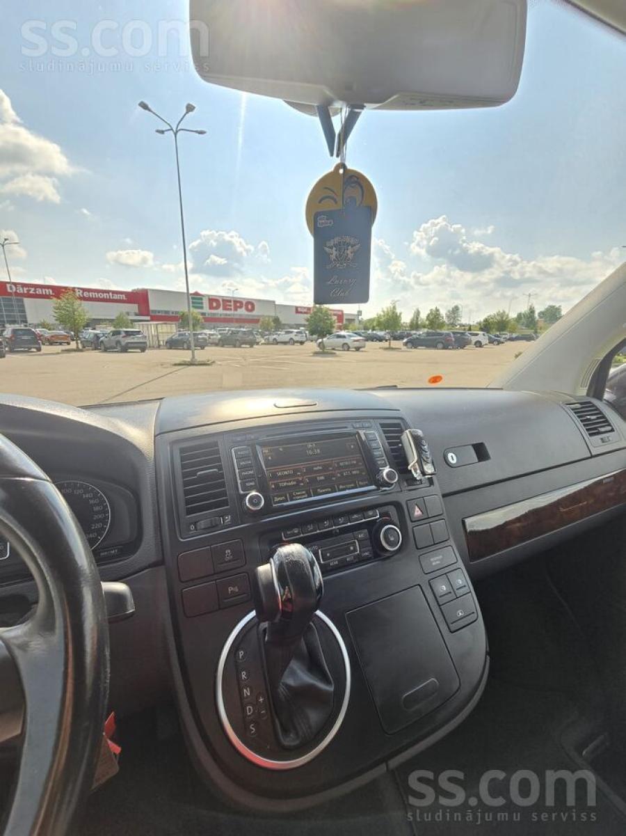 Violets Volkswagen Multivan 2015 Daugavpils, ar dzinēja tilpumu 2.00 L un nobraukumu 108 tūkst. km par 22500 €, foto 11 vietnē AUTOMOTO.COM.LV