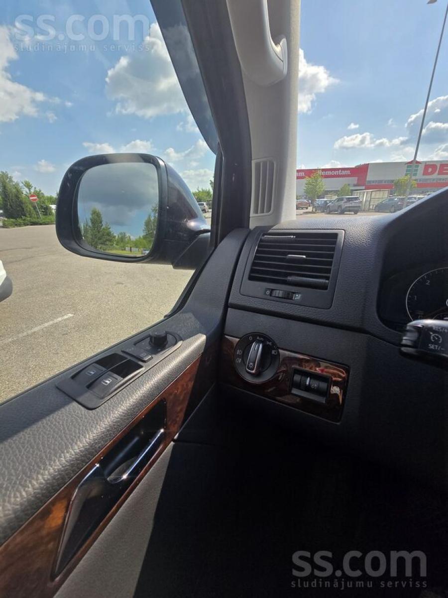 Violets Volkswagen Multivan 2015 Daugavpils, ar dzinēja tilpumu 2.00 L un nobraukumu 108 tūkst. km par 22500 €, foto 13 vietnē AUTOMOTO.COM.LV