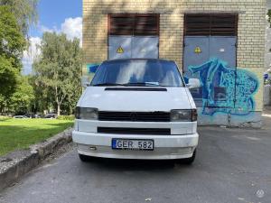 White Volkswagen Multivan 1996 in Vilnius, with an engine capacity of 2.40 L and mileage of 567 thousand km for 1499 €, photo  on AUTOMOTO.COM.LV