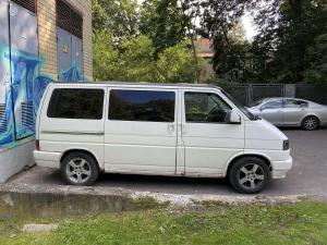 White Volkswagen Multivan 1996 in Vilnius, with an engine capacity of 2.40 L and mileage of 567 thousand km for 1499 €, photo 4 on AUTOMOTO.COM.LV