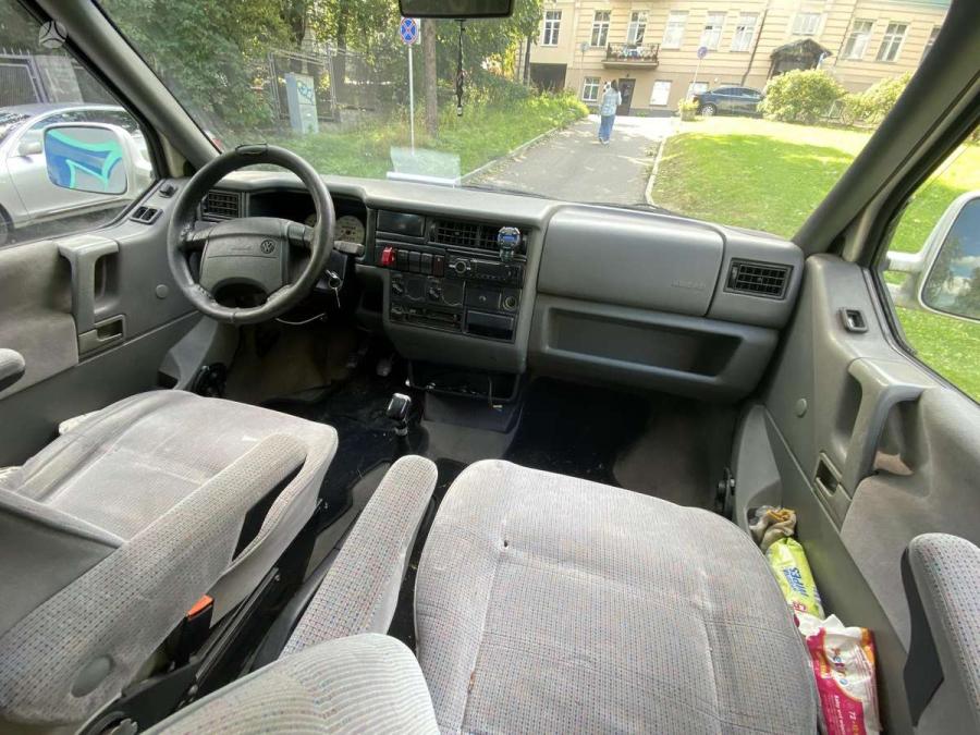 White Volkswagen Multivan 1996 in Vilnius, with an engine capacity of 2.40 L and mileage of 567 thousand km for 1499 €, photo 5 on AUTOMOTO.COM.LV