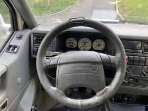 White Volkswagen Multivan 1996 in Vilnius, with an engine capacity of 2.40 L and mileage of 567 thousand km for 1499 €, photo 6 on AUTOMOTO.COM.LV
