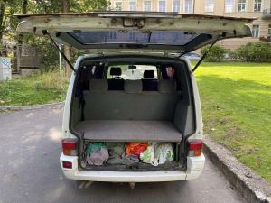 White Volkswagen Multivan 1996 in Vilnius, with an engine capacity of 2.40 L and mileage of 567 thousand km for 1499 €, photo 10 on AUTOMOTO.COM.LV