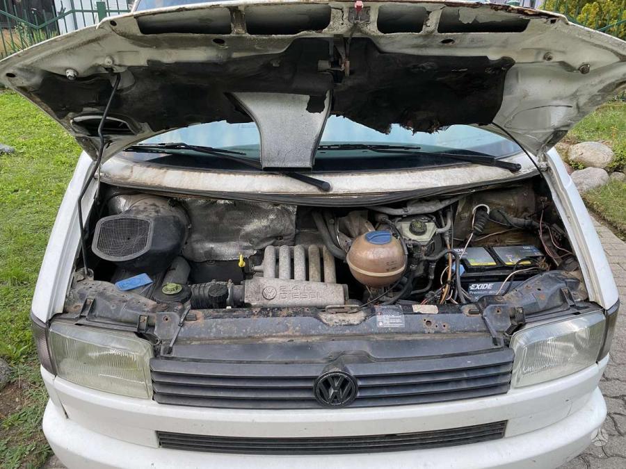 White Volkswagen Multivan 1996 in Vilnius, with an engine capacity of 2.40 L and mileage of 567 thousand km for 1499 €, photo 11 on AUTOMOTO.COM.LV