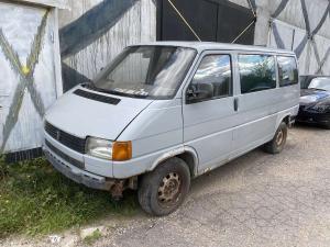 White Volkswagen Multivan 1996 in Vilnius, with an engine capacity of 2.40 L and mileage of 567 thousand km for 1499 €, photo 12 on AUTOMOTO.COM.LV