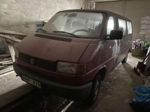 White Volkswagen Multivan 1996 in Vilnius, with an engine capacity of 2.40 L and mileage of 567 thousand km for 1499 €, photo 14 on AUTOMOTO.COM.LV