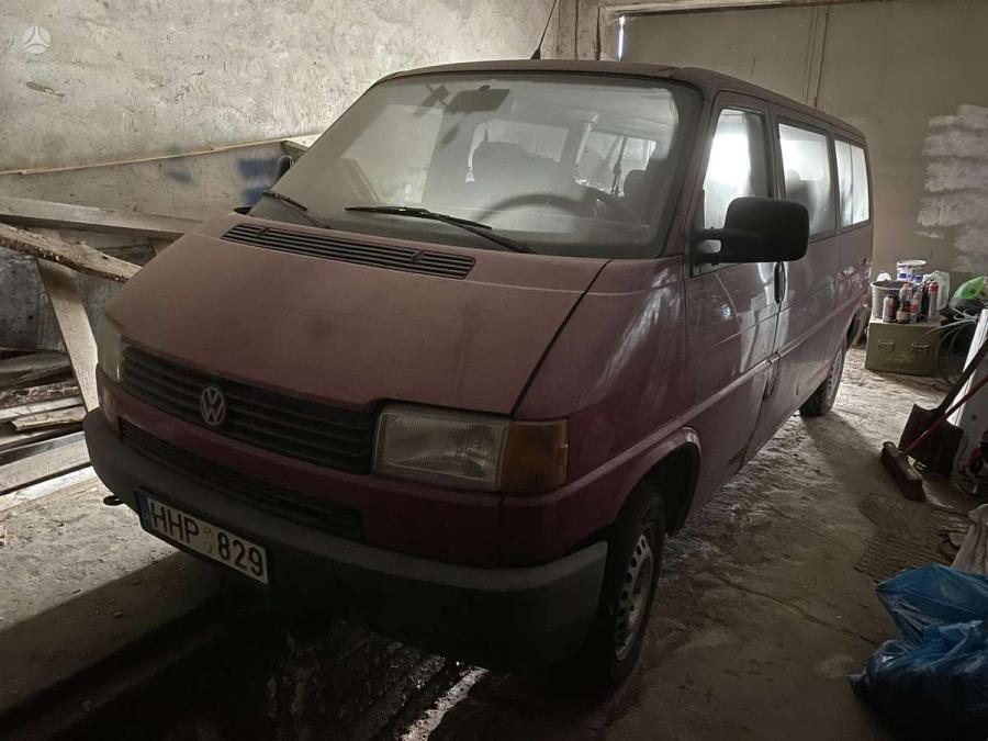 White Volkswagen Multivan 1996 in Vilnius, with an engine capacity of 2.40 L and mileage of 567 thousand km for 1499 €, photo 14 on AUTOMOTO.COM.LV