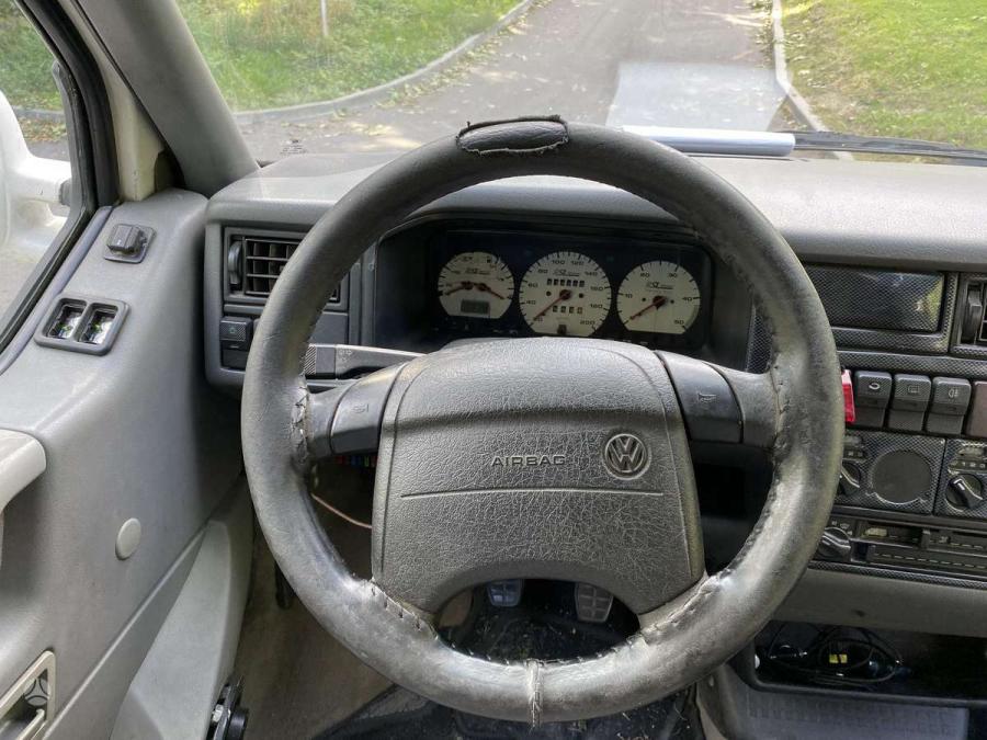 White Volkswagen Multivan 1996 in Vilnius, with an engine capacity of 2.40 L and mileage of 567 thousand km for 1499 €, photo 7 on AUTOMOTO.COM.LV