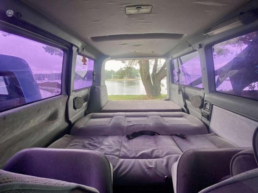 White Volkswagen Multivan 1996 in Vilnius, with an engine capacity of 2.40 L and mileage of 567 thousand km for 1499 €, photo 9 on AUTOMOTO.COM.LV