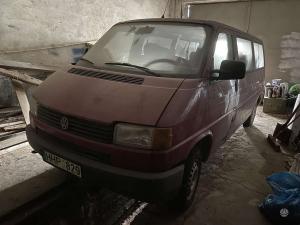 White Volkswagen Multivan 1996 in Vilnius, with an engine capacity of 2.40 L and mileage of 567 thousand km for 1499 €, photo 15 on AUTOMOTO.COM.LV