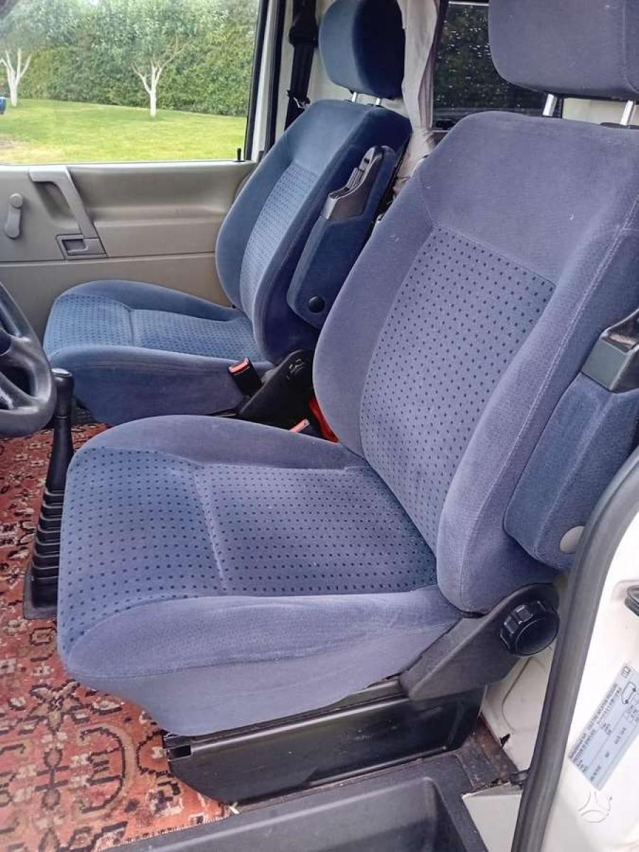 White Volkswagen Multivan 2003 in Marijampole, with an engine capacity of 2.50 L and mileage of 270 thousand km for 6200 €, photo 12 on AUTOMOTO.COM.LV