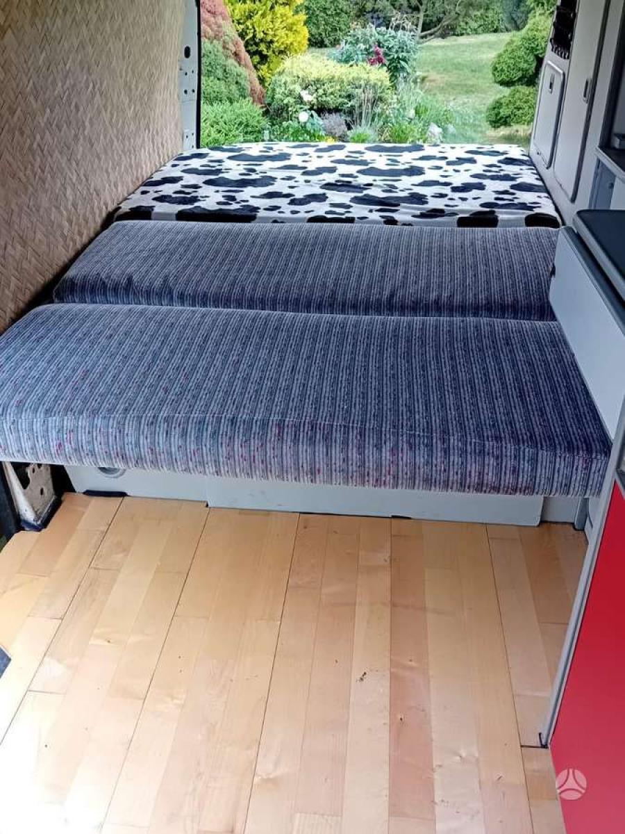 White Volkswagen Multivan 2003 in Marijampole, with an engine capacity of 2.50 L and mileage of 270 thousand km for 6200 €, photo 13 on AUTOMOTO.COM.LV