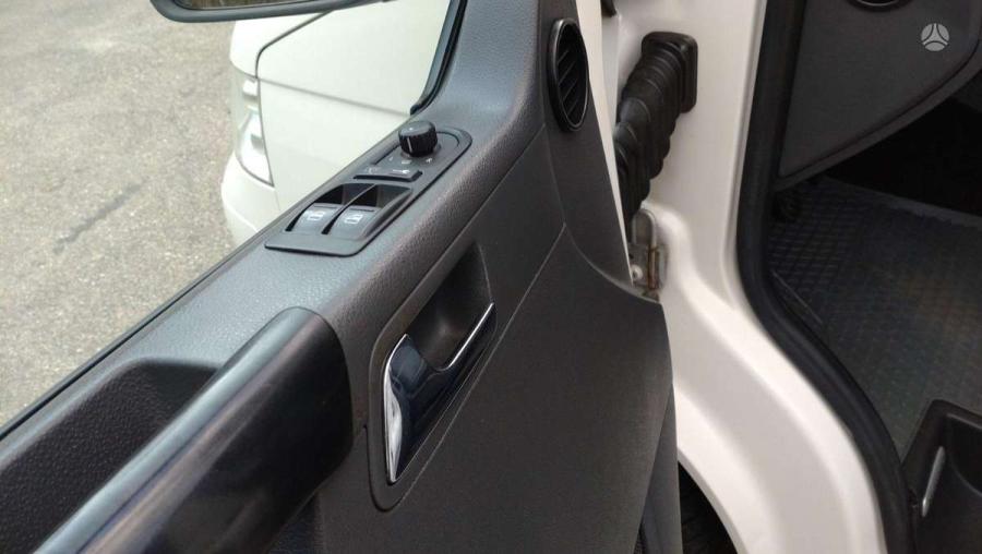 Balts Volkswagen Multivan 2007 Varėna, ar dzinēja tilpumu 2.50 L un nobraukumu 278 tūkst. km par 7900 €, foto 10 vietnē AUTOMOTO.COM.LV