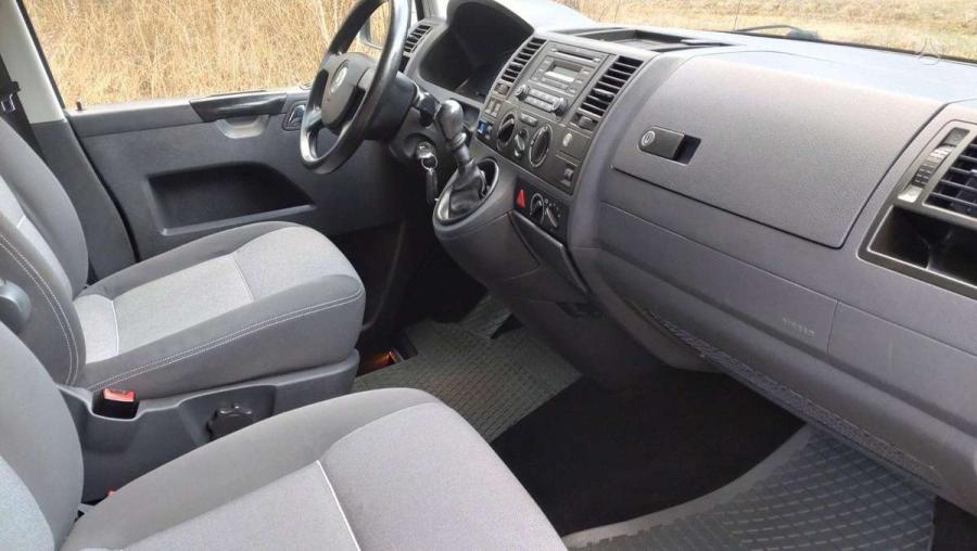 Balts Volkswagen Multivan 2007 Varėna, ar dzinēja tilpumu 2.50 L un nobraukumu 278 tūkst. km par 7900 €, foto 16 vietnē AUTOMOTO.COM.LV