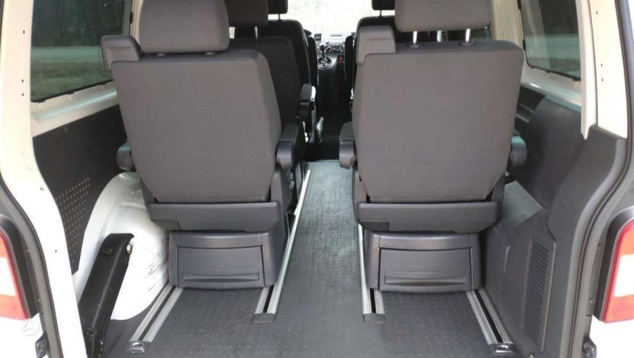 Balts Volkswagen Multivan 2007 Varėna, ar dzinēja tilpumu 2.50 L un nobraukumu 278 tūkst. km par 7900 €, foto 19 vietnē AUTOMOTO.COM.LV
