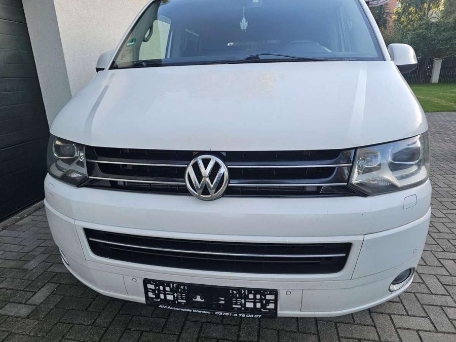 White Volkswagen Multivan 2013 in Kedainiai, with an engine capacity of 1.97 L and mileage of 279 thousand km for 14999 €, photo 4 on AUTOMOTO.COM.LV