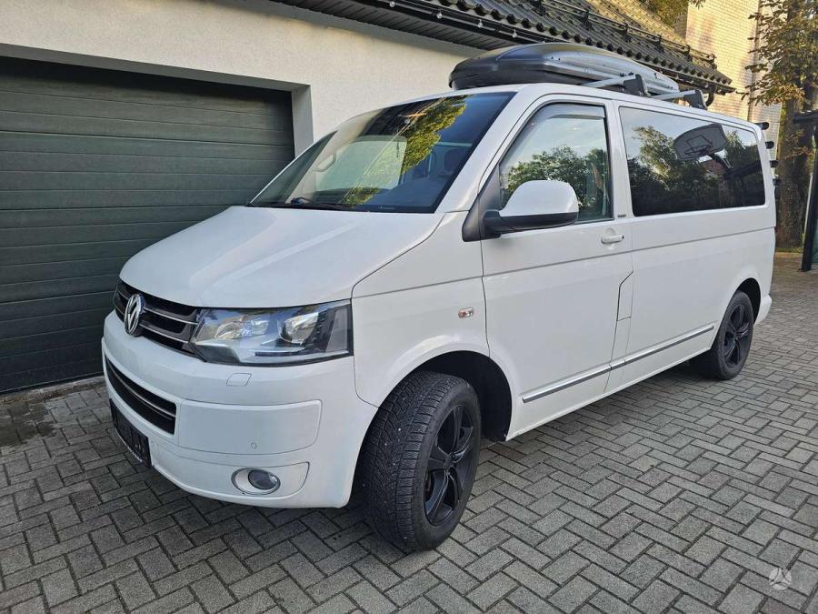 White Volkswagen Multivan 2013 in Kedainiai, with an engine capacity of 1.97 L and mileage of 279 thousand km for 14999 €, photo 5 on AUTOMOTO.COM.LV