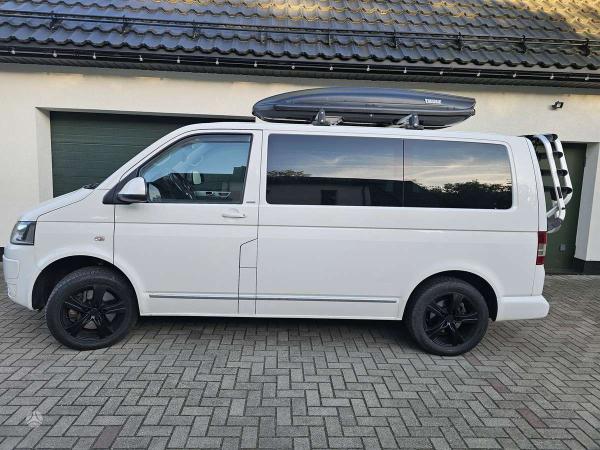 White Volkswagen Multivan 2013 in Kedainiai, with an engine capacity of 1.97 L and mileage of 279 thousand km for 14999 €, photo 6 on AUTOMOTO.COM.LV
