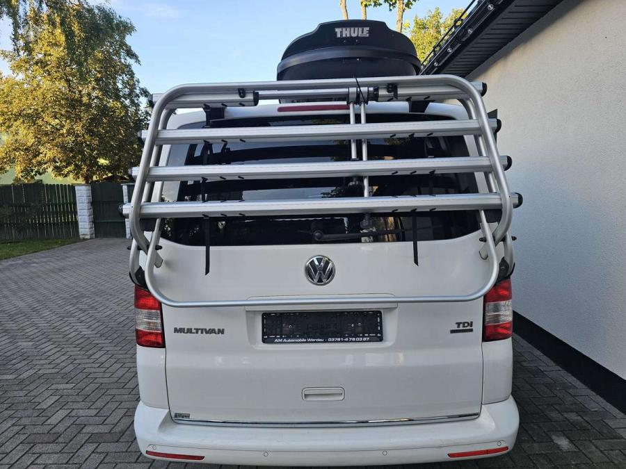 White Volkswagen Multivan 2013 in Kedainiai, with an engine capacity of 1.97 L and mileage of 279 thousand km for 14999 €, photo 8 on AUTOMOTO.COM.LV