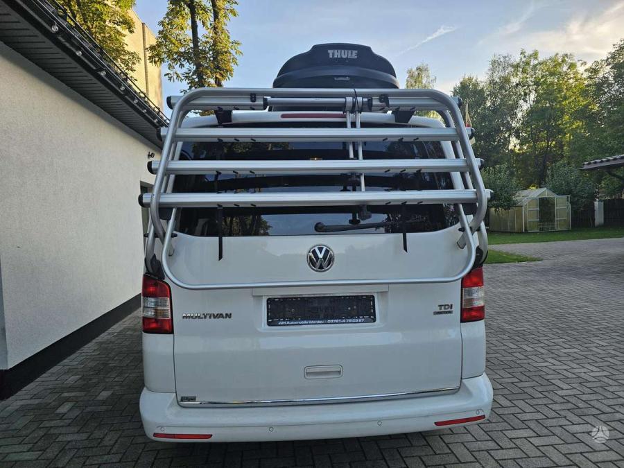 White Volkswagen Multivan 2013 in Kedainiai, with an engine capacity of 1.97 L and mileage of 279 thousand km for 14999 €, photo 9 on AUTOMOTO.COM.LV