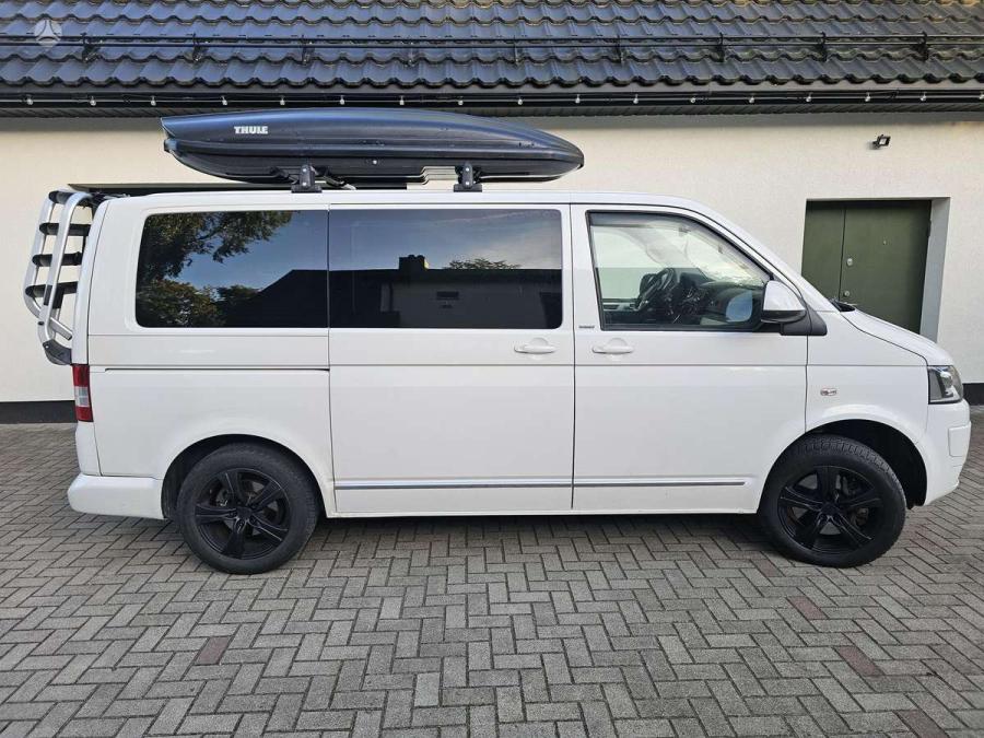 White Volkswagen Multivan 2013 in Kedainiai, with an engine capacity of 1.97 L and mileage of 279 thousand km for 14999 €, photo 11 on AUTOMOTO.COM.LV