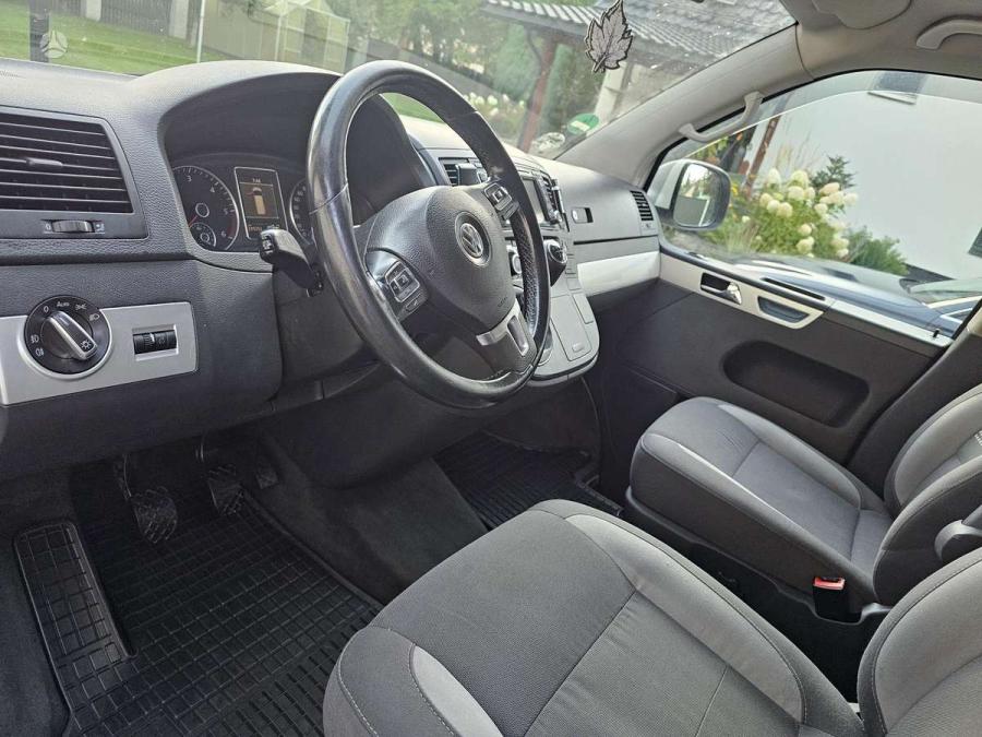 White Volkswagen Multivan 2013 in Kedainiai, with an engine capacity of 1.97 L and mileage of 279 thousand km for 14999 €, photo 14 on AUTOMOTO.COM.LV
