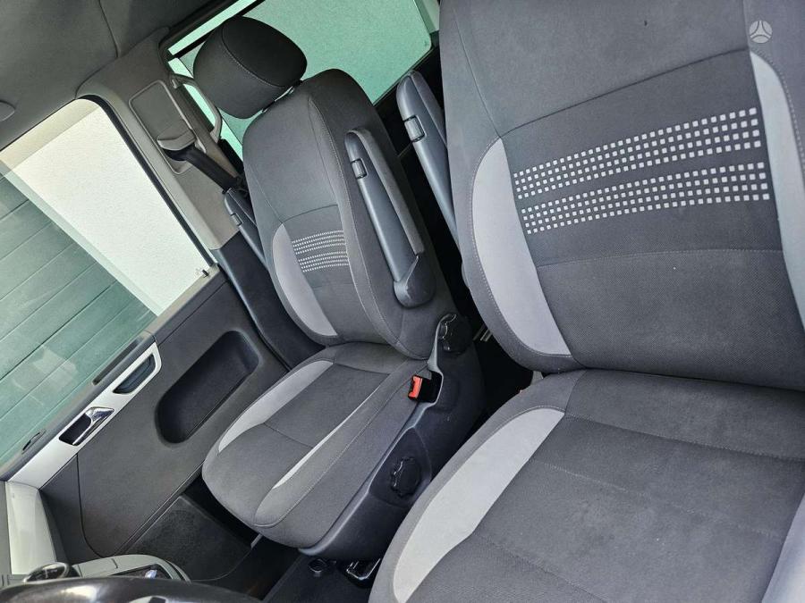 White Volkswagen Multivan 2013 in Kedainiai, with an engine capacity of 1.97 L and mileage of 279 thousand km for 14999 €, photo 17 on AUTOMOTO.COM.LV