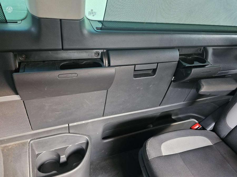 White Volkswagen Multivan 2013 in Kedainiai, with an engine capacity of 1.97 L and mileage of 279 thousand km for 14999 €, photo 32 on AUTOMOTO.COM.LV