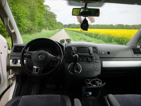 Balts Volkswagen Multivan 2014 Pasvalys, ar dzinēja tilpumu 1.97 L un nobraukumu 298 tūkst. km par 17000 €, foto 9 vietnē AUTOMOTO.COM.LV