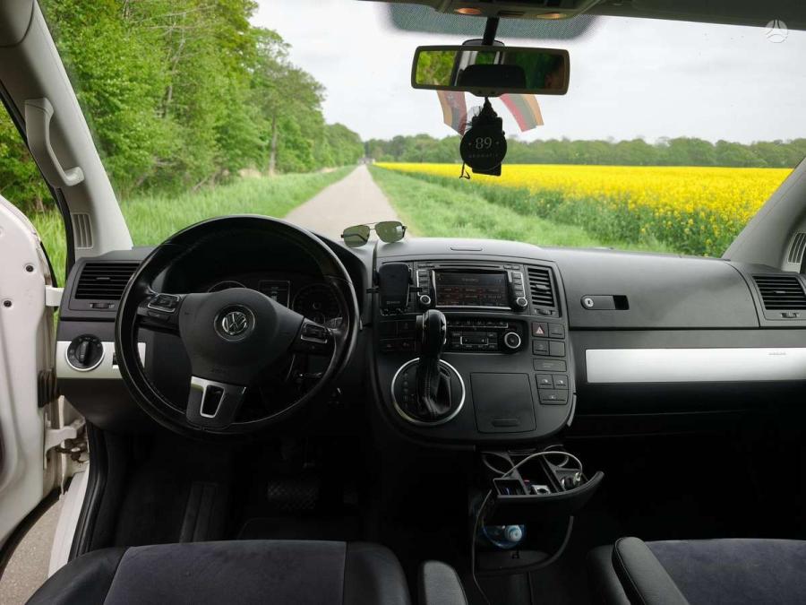 Balts Volkswagen Multivan 2014 Pasvalys, ar dzinēja tilpumu 1.97 L un nobraukumu 298 tūkst. km par 17000 €, foto 10 vietnē AUTOMOTO.COM.LV