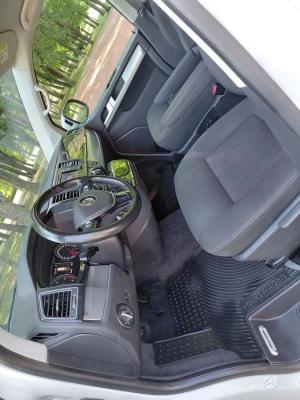 White Volkswagen Multivan 2016 in Vilkaviskis, with an engine capacity of 2.00 L and mileage of 210 thousand km for 22600 €, photo 21 on AUTOMOTO.COM.LV
