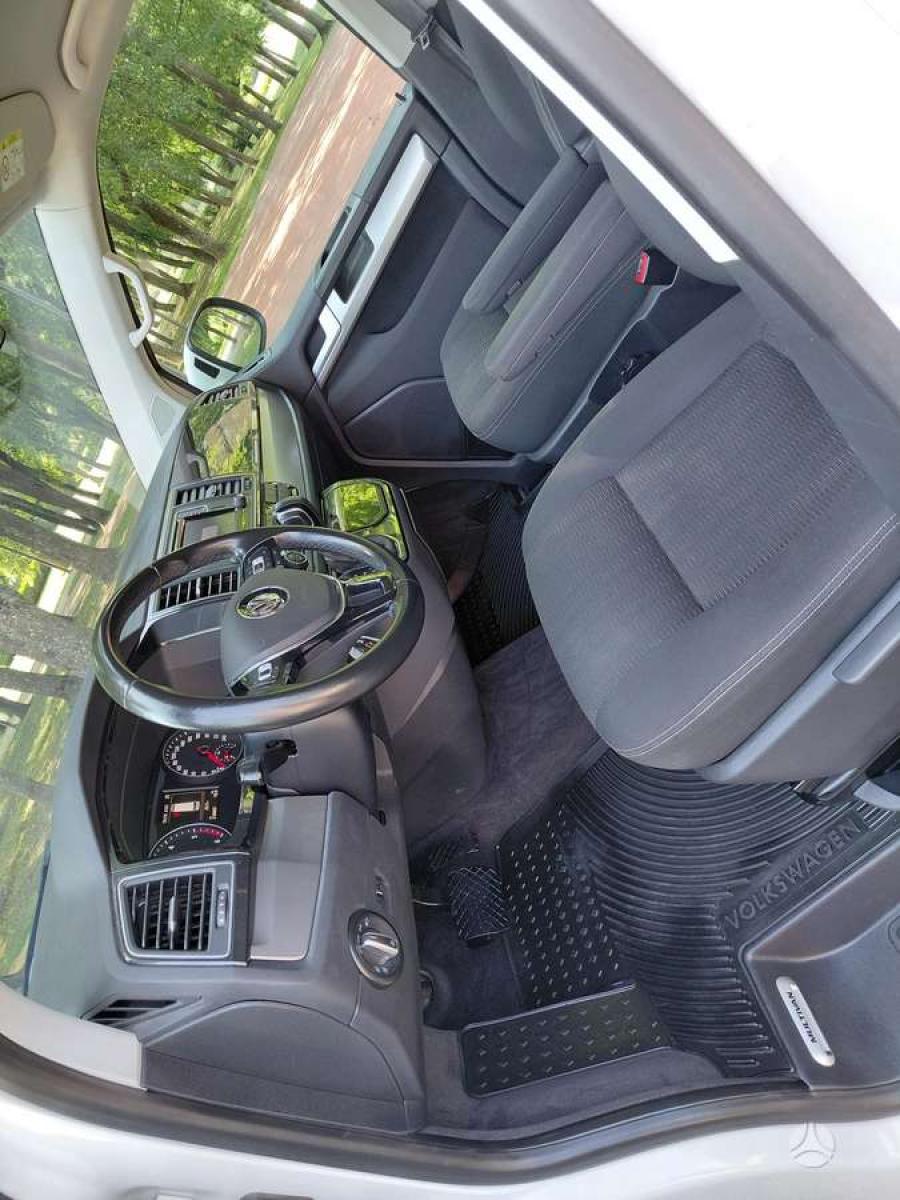 White Volkswagen Multivan 2016 in Vilkaviskis, with an engine capacity of 2.00 L and mileage of 210 thousand km for 22600 €, photo 21 on AUTOMOTO.COM.LV