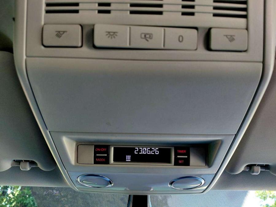 White Volkswagen Multivan 2016 in Vilkaviskis, with an engine capacity of 2.00 L and mileage of 210 thousand km for 22600 €, photo 26 on AUTOMOTO.COM.LV