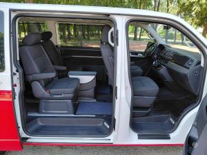 White Volkswagen Multivan 2016 in Vilkaviskis, with an engine capacity of 2.00 L and mileage of 210 thousand km for 22600 €, photo 28 on AUTOMOTO.COM.LV