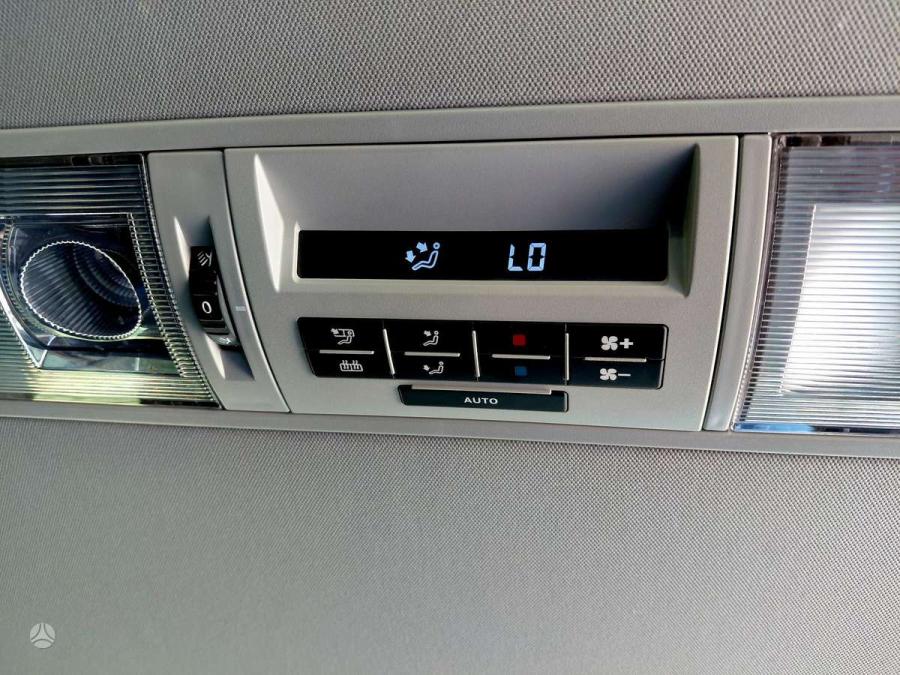 White Volkswagen Multivan 2016 in Vilkaviskis, with an engine capacity of 2.00 L and mileage of 210 thousand km for 22600 €, photo 33 on AUTOMOTO.COM.LV