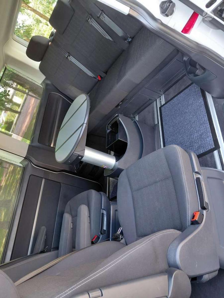 White Volkswagen Multivan 2016 in Vilkaviskis, with an engine capacity of 2.00 L and mileage of 210 thousand km for 22600 €, photo 36 on AUTOMOTO.COM.LV