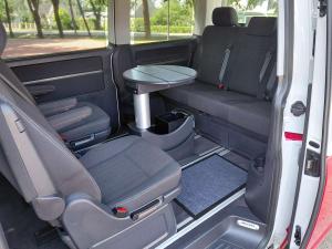 White Volkswagen Multivan 2016 in Vilkaviskis, with an engine capacity of 2.00 L and mileage of 210 thousand km for 22600 €, photo 37 on AUTOMOTO.COM.LV