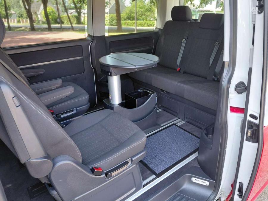 White Volkswagen Multivan 2016 in Vilkaviskis, with an engine capacity of 2.00 L and mileage of 210 thousand km for 22600 €, photo 37 on AUTOMOTO.COM.LV