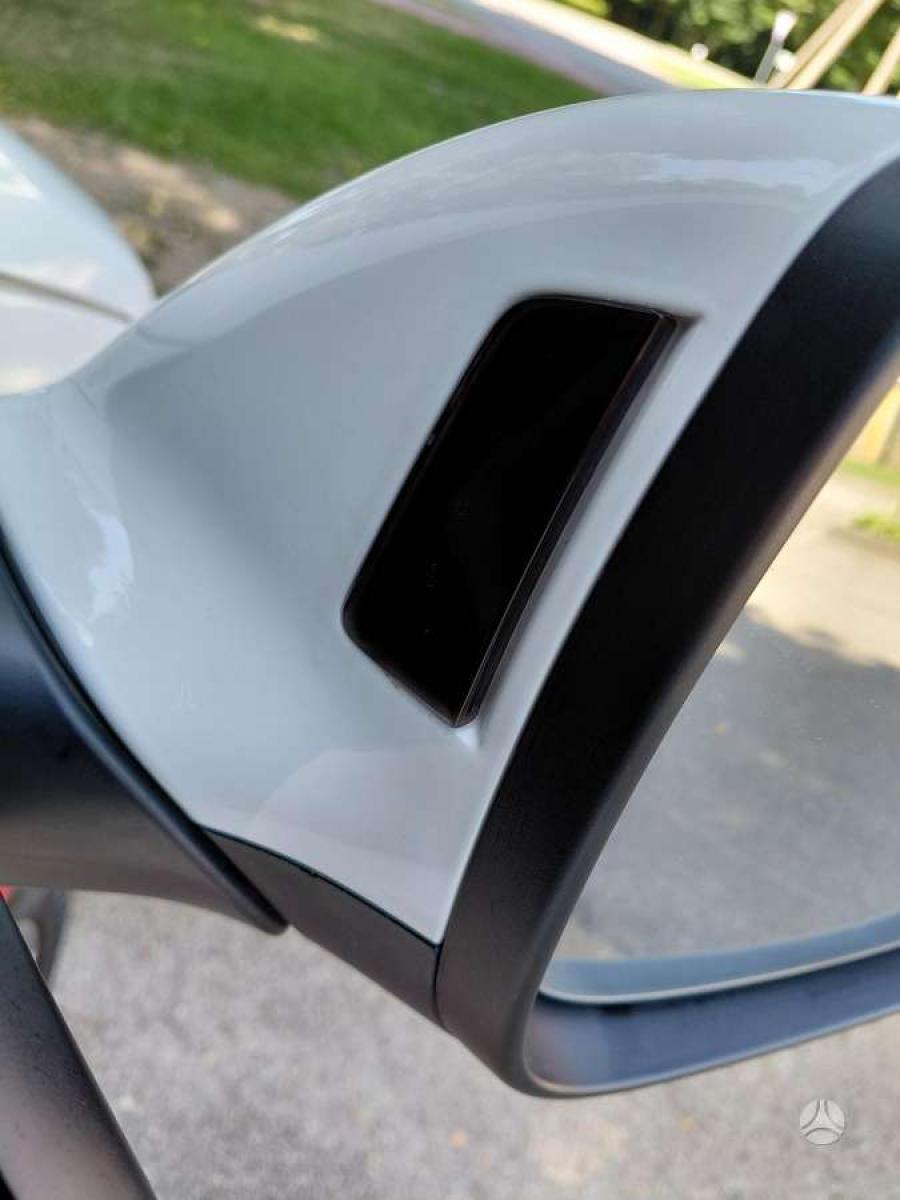 White Volkswagen Multivan 2016 in Vilkaviskis, with an engine capacity of 2.00 L and mileage of 210 thousand km for 22600 €, photo 40 on AUTOMOTO.COM.LV