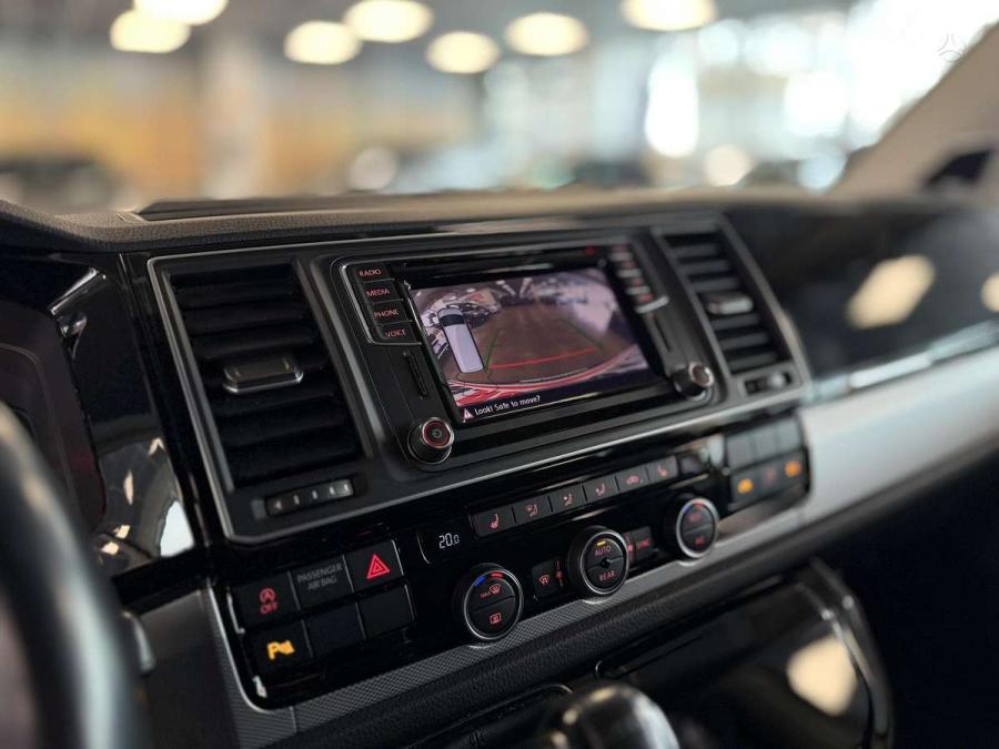 Balts Volkswagen Multivan 2017 Klaipėda, ar dzinēja tilpumu 2.00 L un nobraukumu 174 tūkst. km par 31500 €, foto 18 vietnē AUTOMOTO.COM.LV