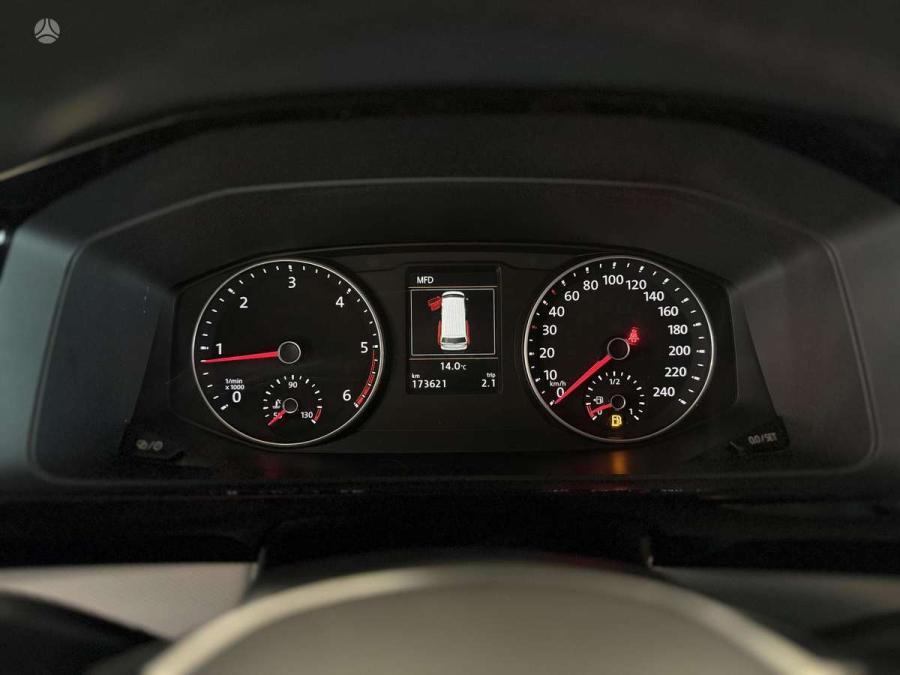Balts Volkswagen Multivan 2017 Klaipėda, ar dzinēja tilpumu 2.00 L un nobraukumu 174 tūkst. km par 31500 €, foto 19 vietnē AUTOMOTO.COM.LV