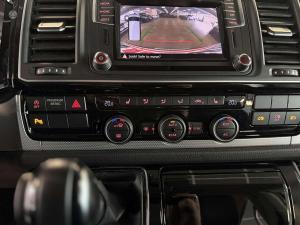 Balts Volkswagen Multivan 2017 Klaipėda, ar dzinēja tilpumu 2.00 L un nobraukumu 174 tūkst. km par 31500 €, foto 20 vietnē AUTOMOTO.COM.LV