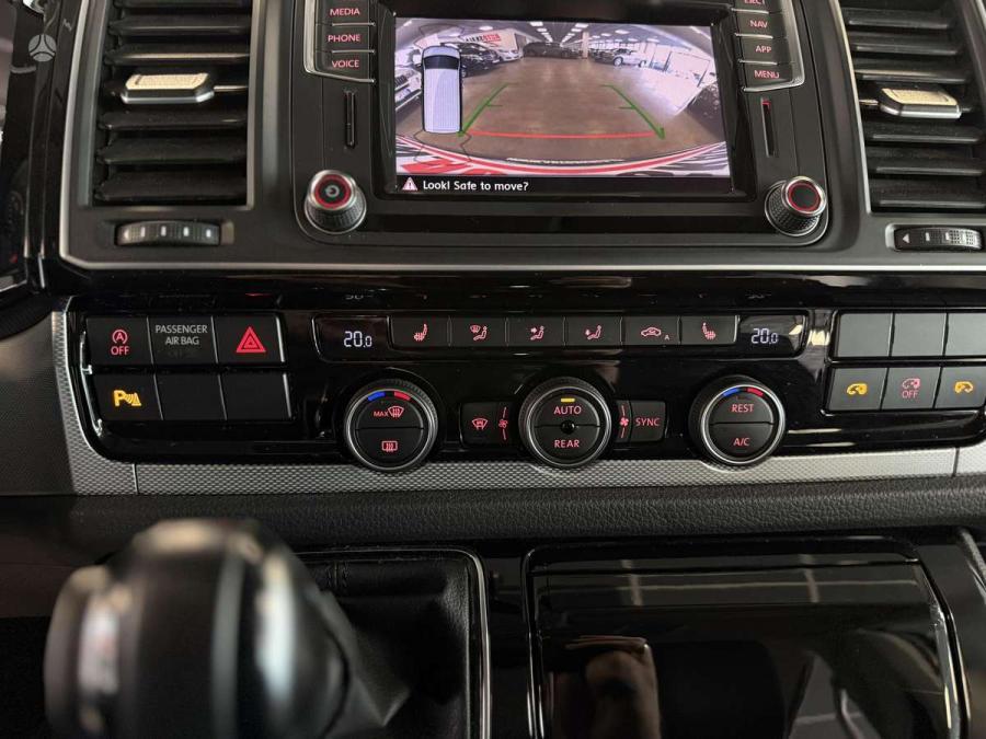 Balts Volkswagen Multivan 2017 Klaipėda, ar dzinēja tilpumu 2.00 L un nobraukumu 174 tūkst. km par 31500 €, foto 20 vietnē AUTOMOTO.COM.LV