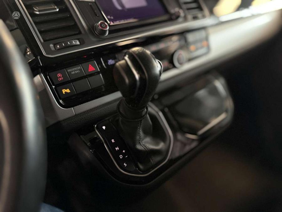 Balts Volkswagen Multivan 2017 Klaipėda, ar dzinēja tilpumu 2.00 L un nobraukumu 174 tūkst. km par 31500 €, foto 21 vietnē AUTOMOTO.COM.LV