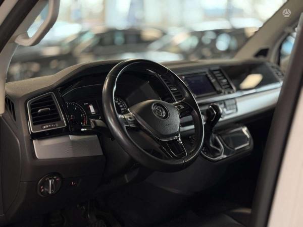 Balts Volkswagen Multivan 2017 Klaipėda, ar dzinēja tilpumu 2.00 L un nobraukumu 174 tūkst. km par 30900 €, foto 11 vietnē AUTOMOTO.COM.LV