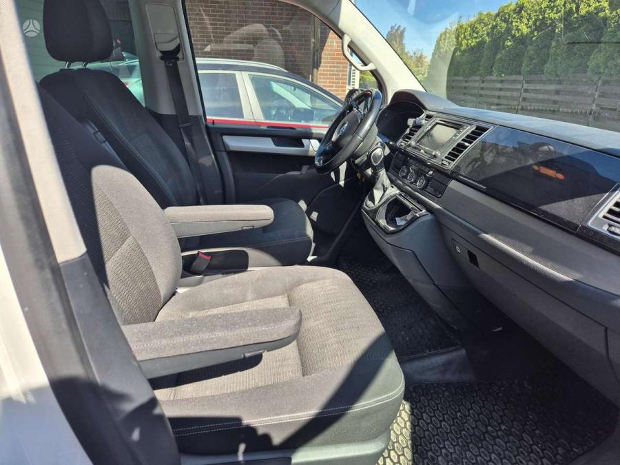 Balts Volkswagen Multivan 2018 Klaipėda, ar dzinēja tilpumu 1.97 L un nobraukumu 377 tūkst. km par 19900 €, foto 5 vietnē AUTOMOTO.COM.LV