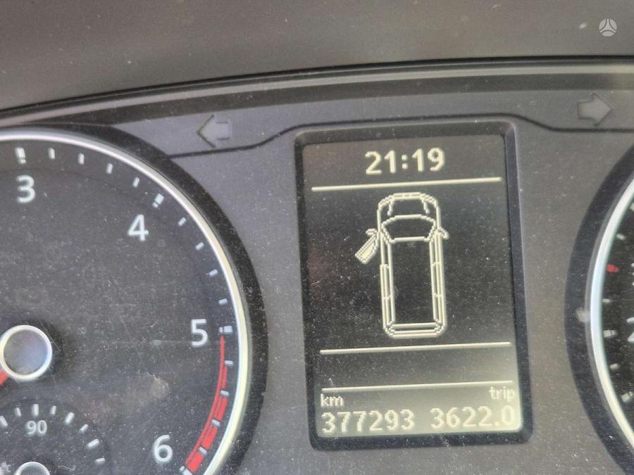 Balts Volkswagen Multivan 2018 Klaipėda, ar dzinēja tilpumu 1.97 L un nobraukumu 377 tūkst. km par 19900 €, foto 7 vietnē AUTOMOTO.COM.LV